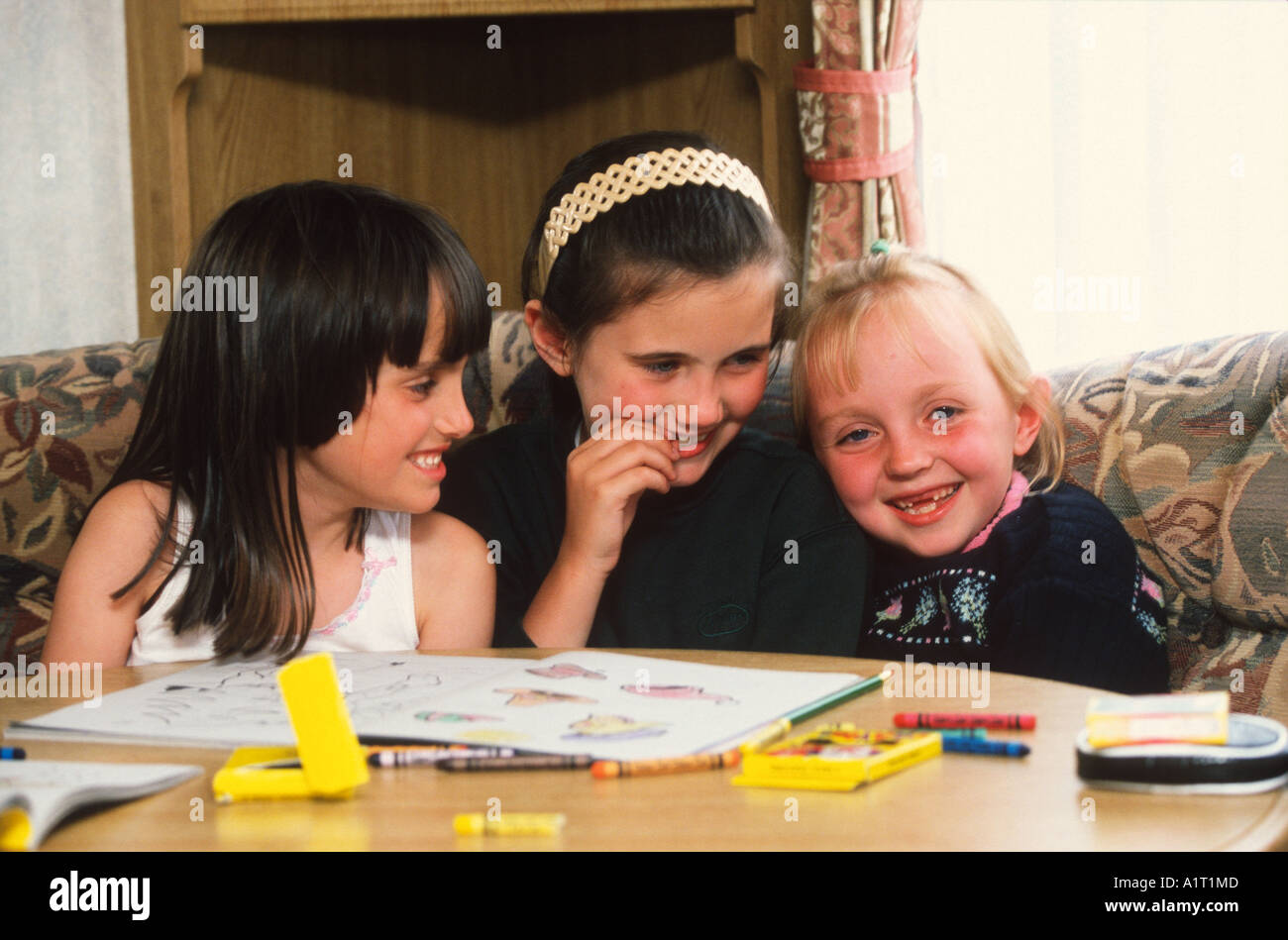 3 children drawing together on a table Stock Photo - Alamy