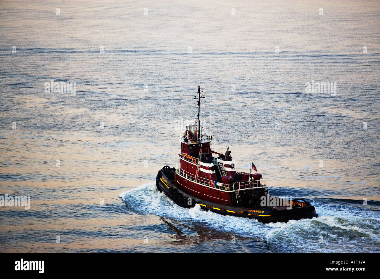 Tugboat in water hi-res stock photography and images - Alamy