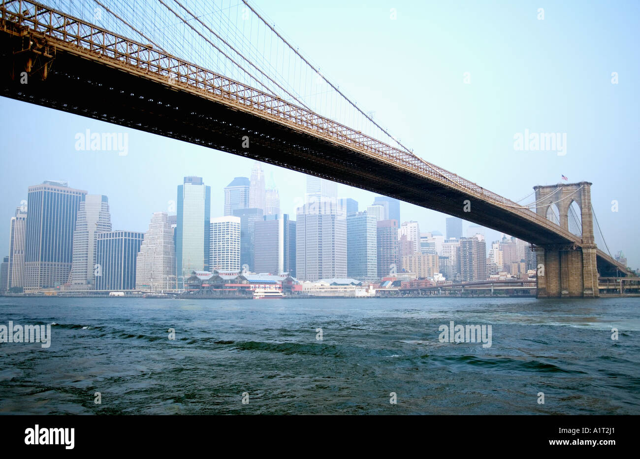 BROOKLYN BRIDGE, NEW YORK CITYBUILDING, CITY, EXTERIOR, FAÇADE, IN A ...