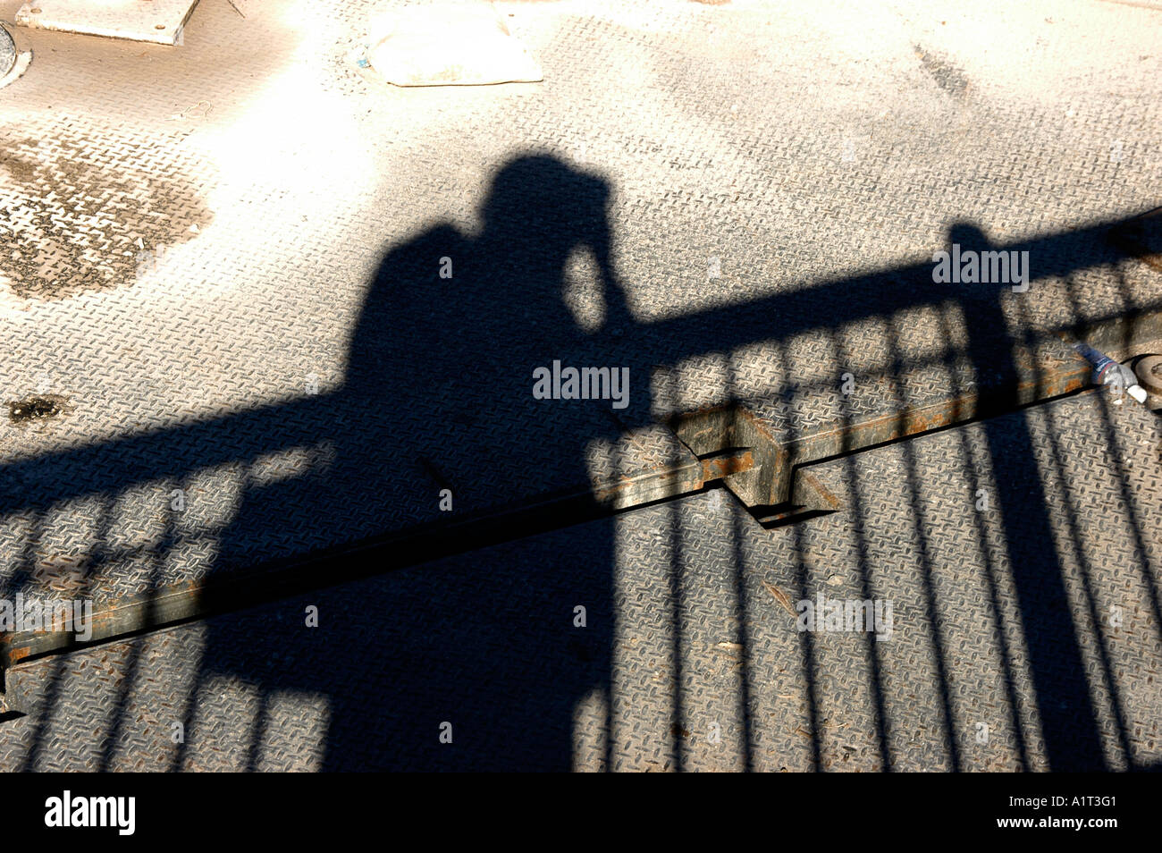 Photographers shade hi-res stock photography and images - Alamy
