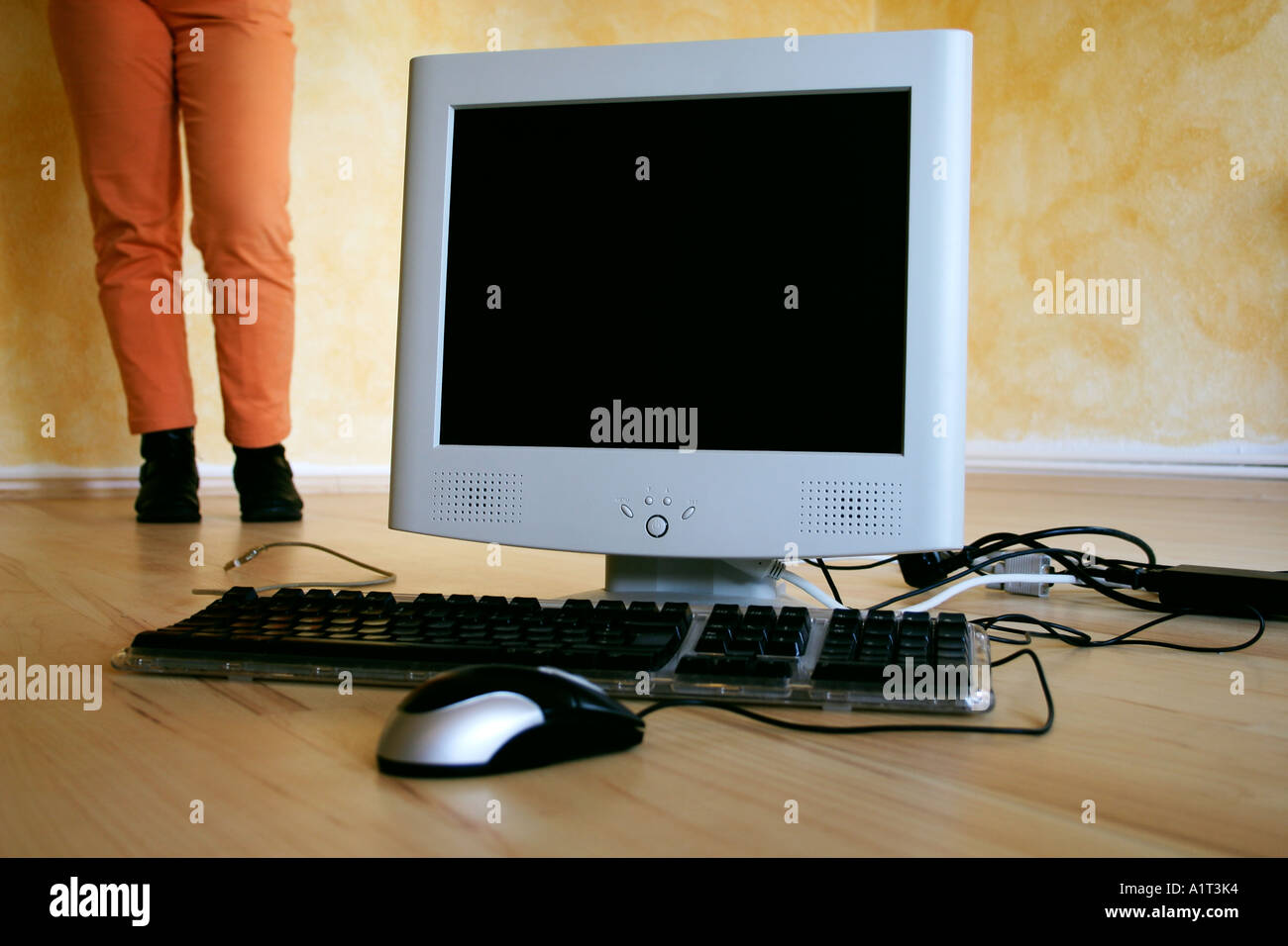 Keyboard legs hi-res stock photography and images - Alamy