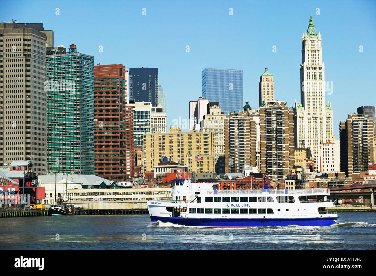 CIRCLE LINE BOAT IN NEW YORK HARBOR, SIGHTSEEING Stock Photo - Alamy