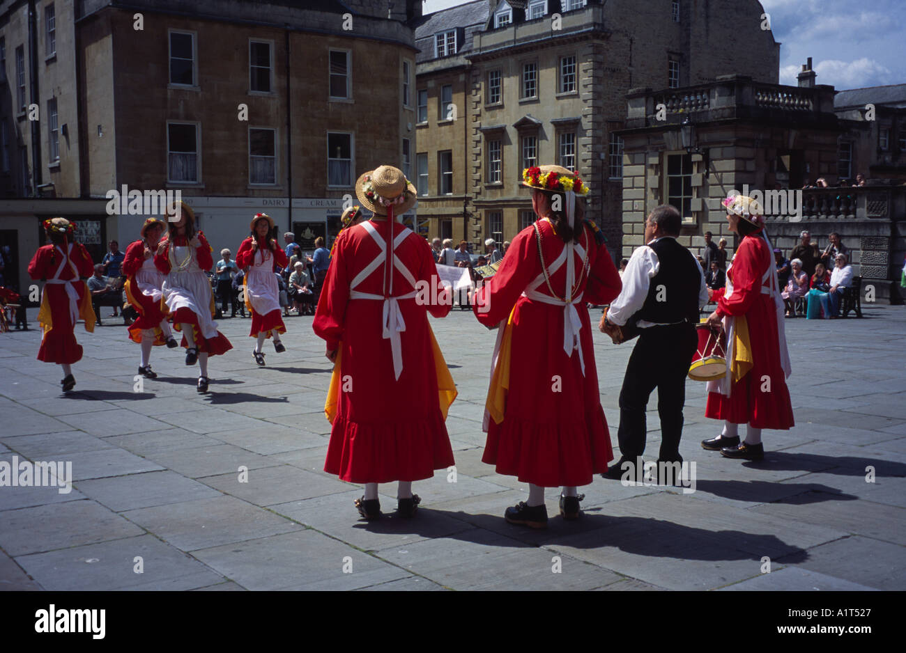 Traditional clog dancers dance dancing hi-res stock photography and ...