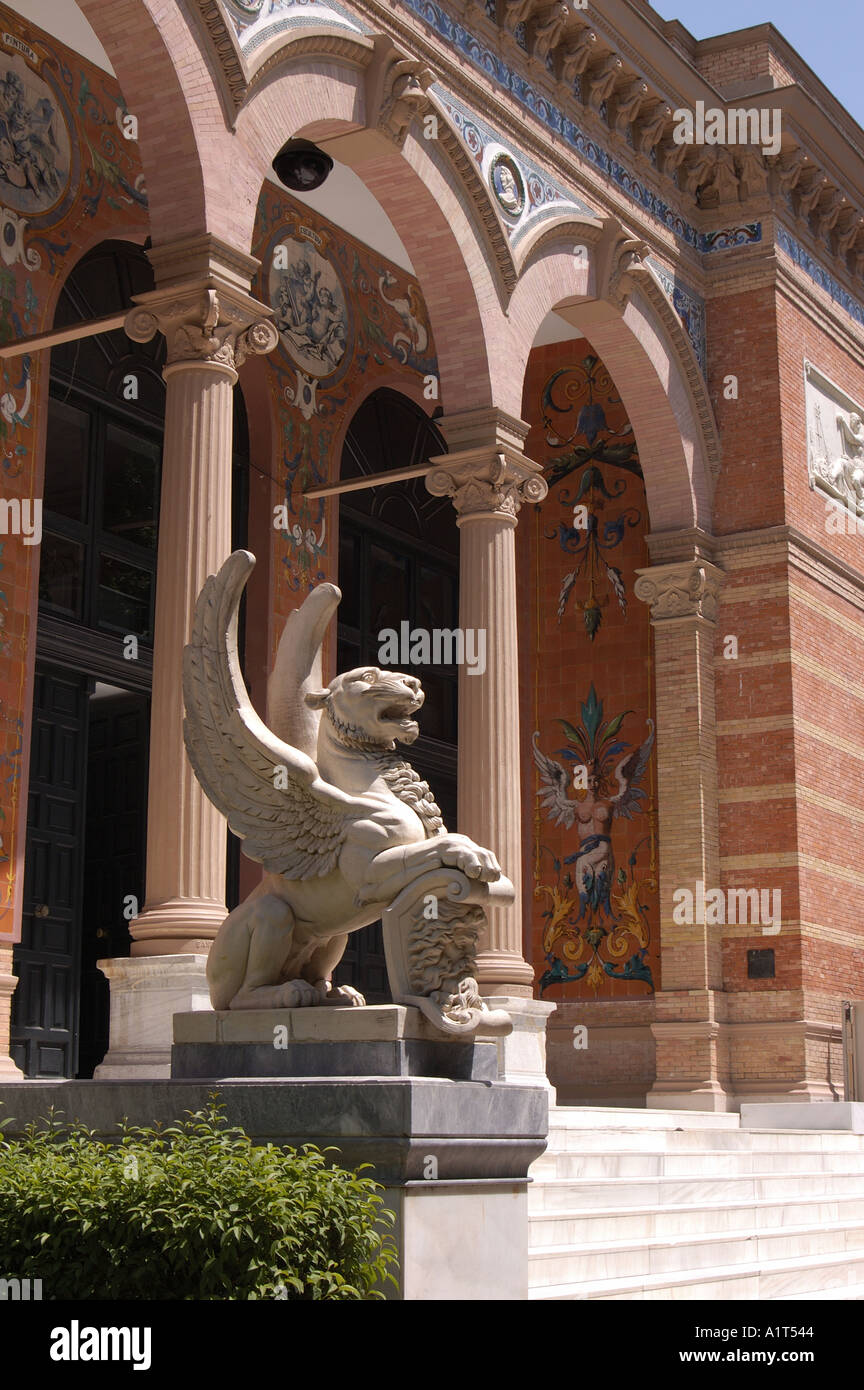 Griffin figure hi-res stock photography and images - Alamy