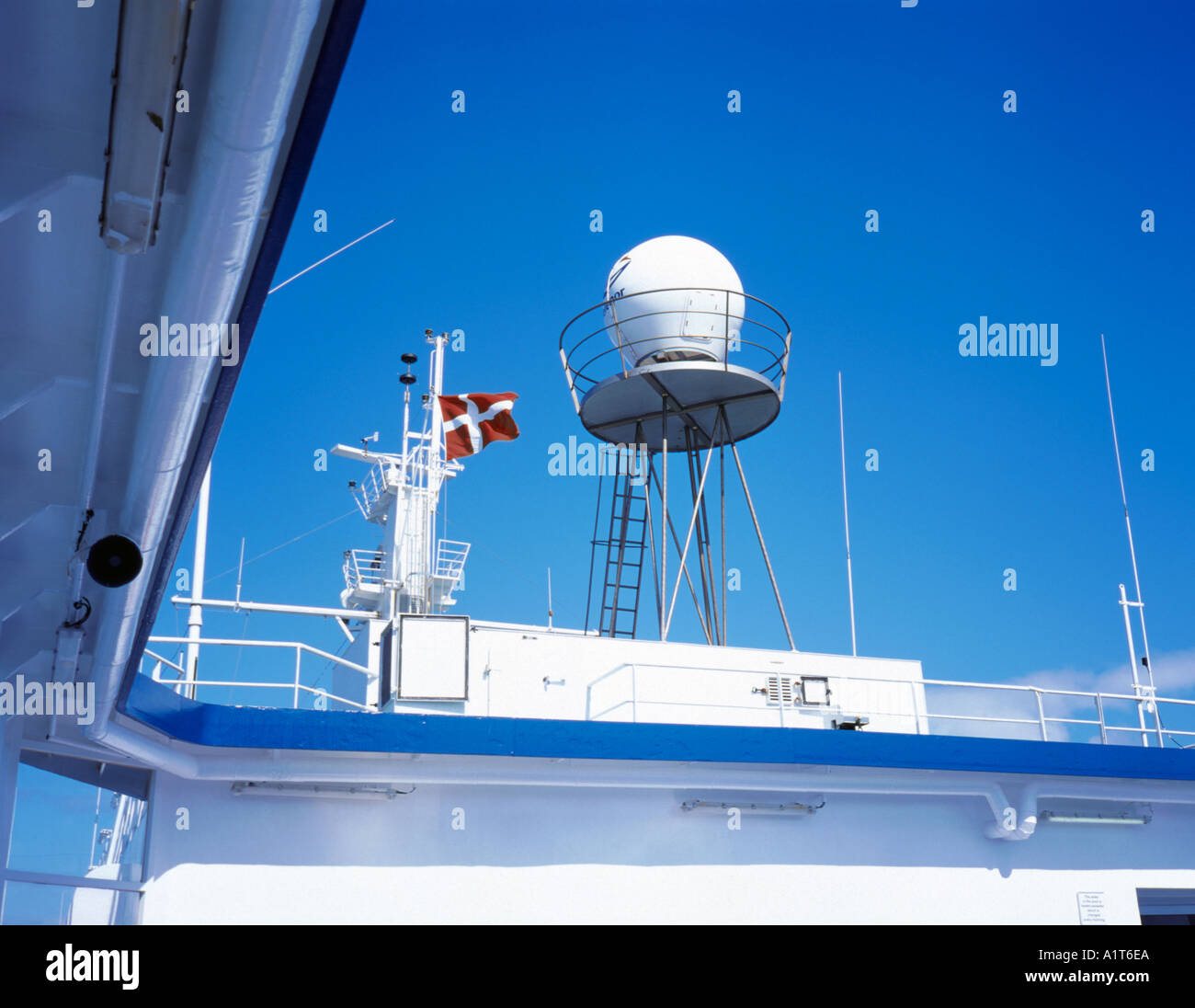 Satellite dome ship hi-res stock photography and images - Alamy