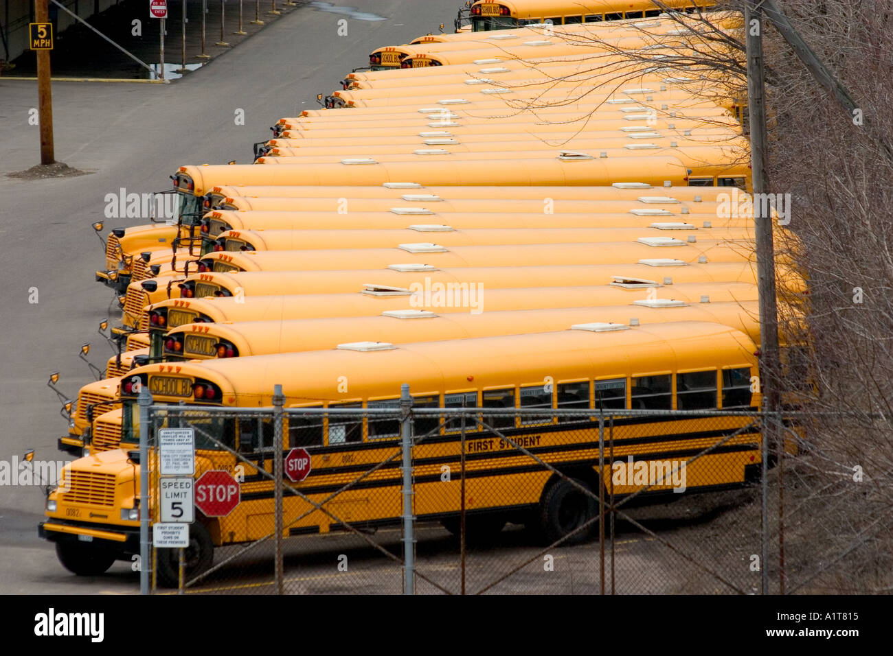 Pool of buses hi-res stock photography and images - Alamy