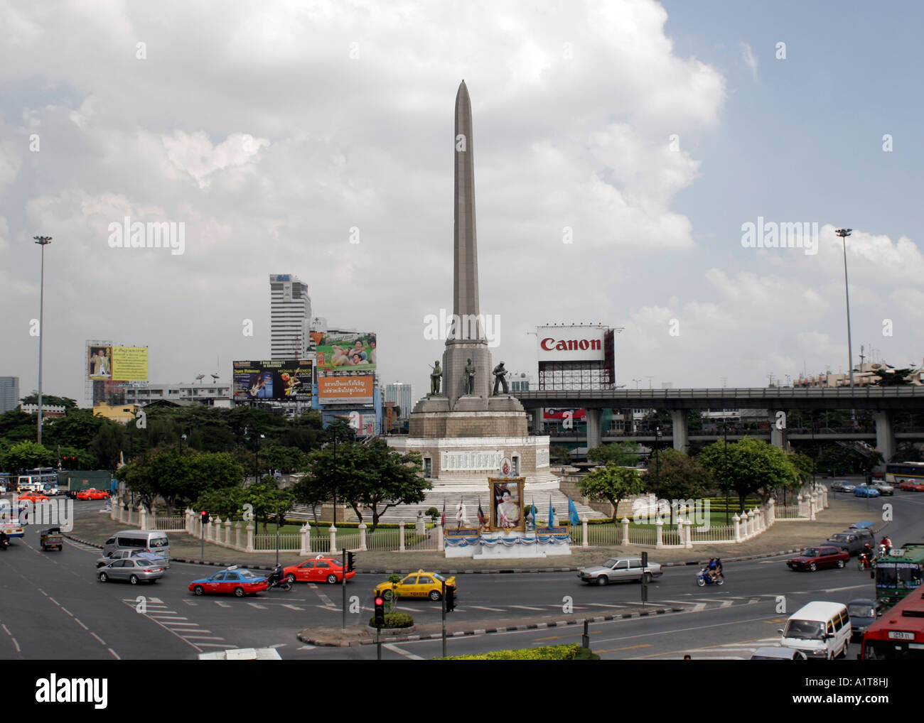 Victory Monument Bangkok Thailand Stock Photo - Alamy