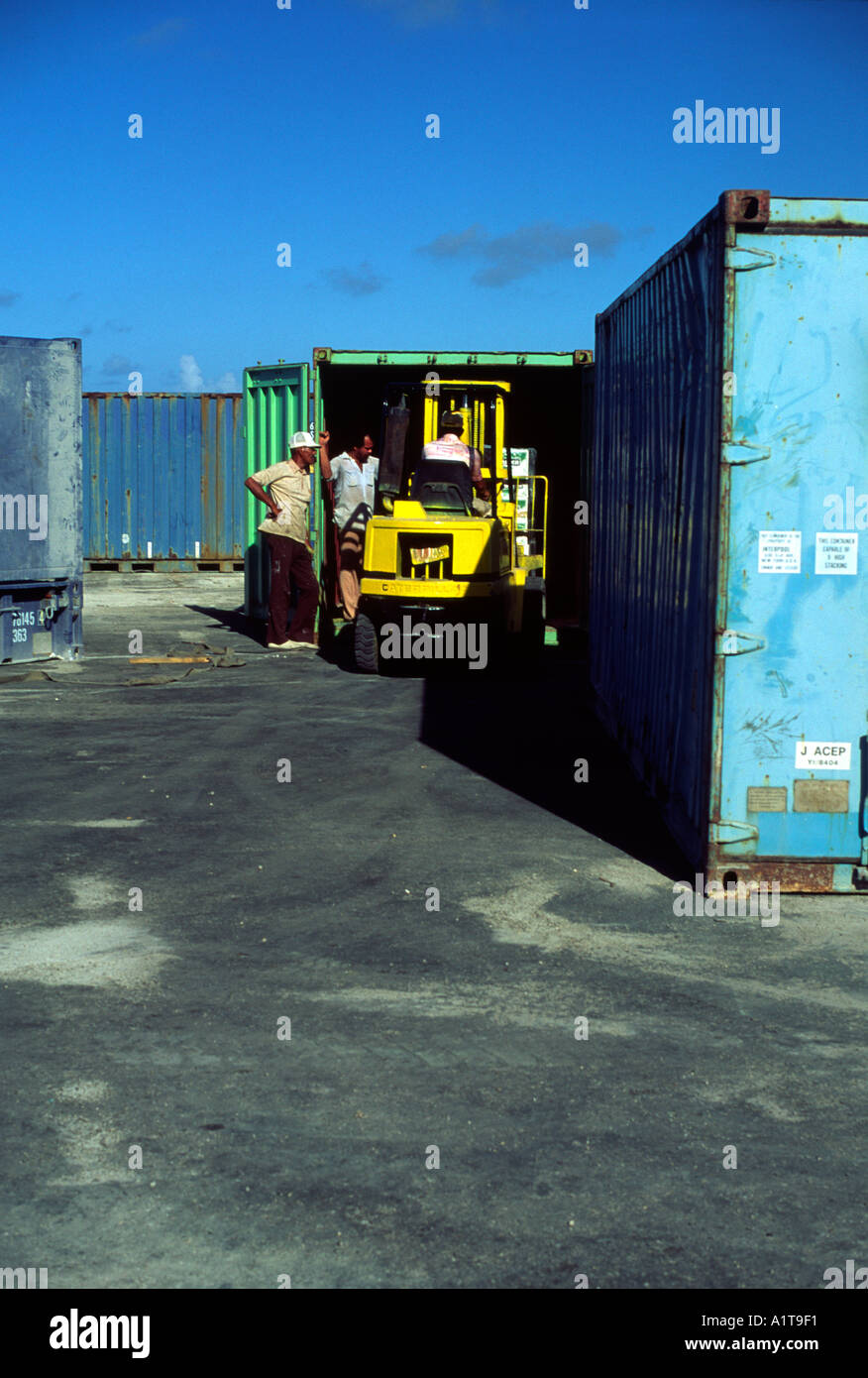 Shipping containers dock hi-res stock photography and images - Alamy