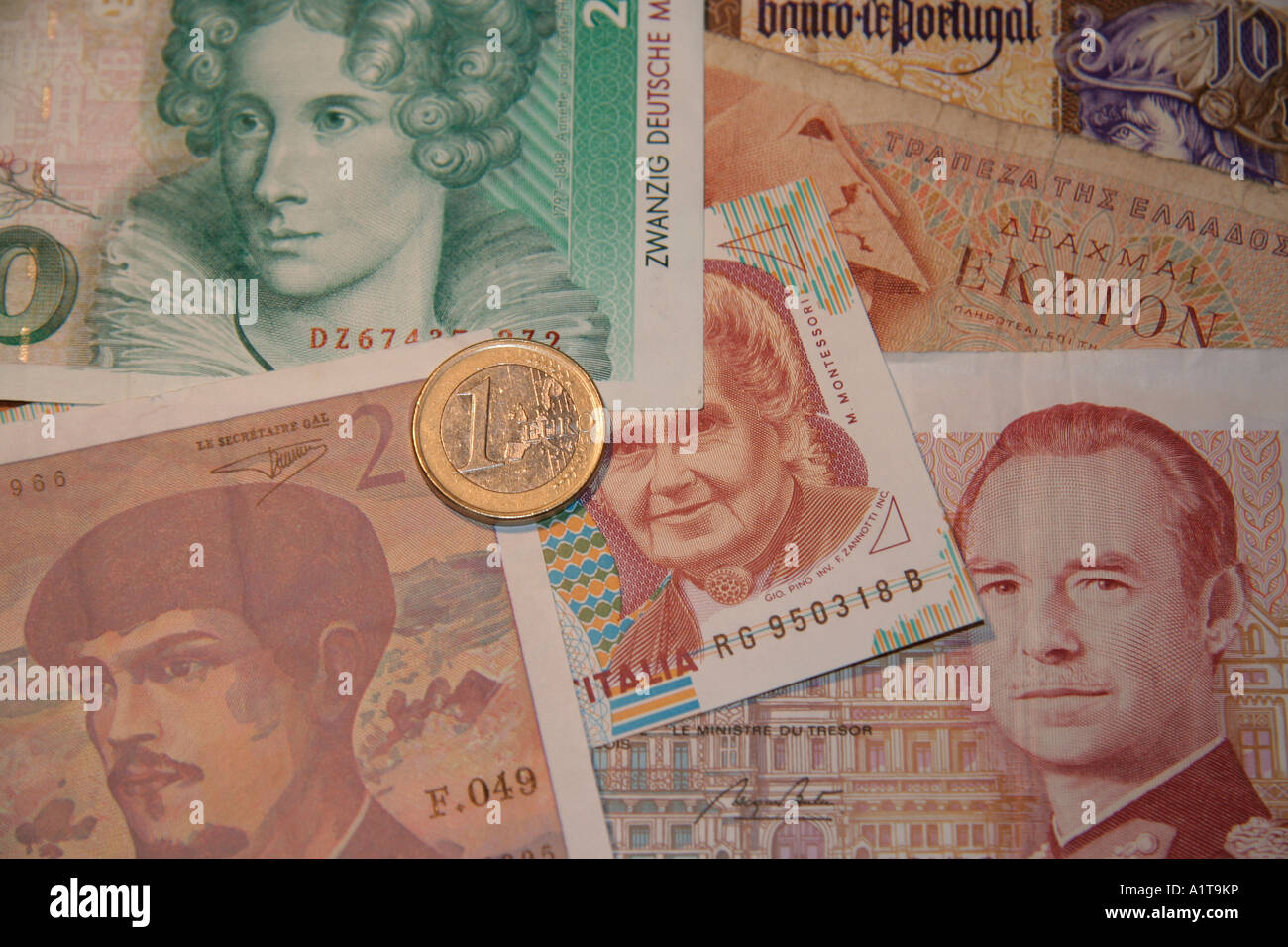 2002 euro note hi-res stock photography and images - Alamy