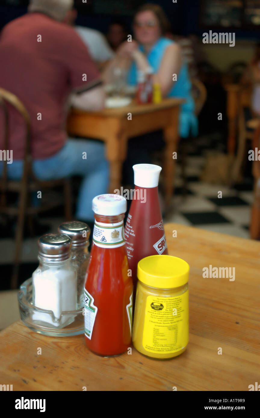 U k people dining atmosphere contemporary to dine hi-res stock ...