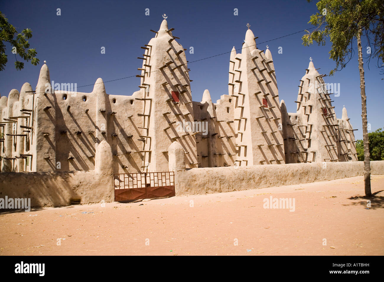 The mosque in San Mali West Africa Stock Photo - Alamy