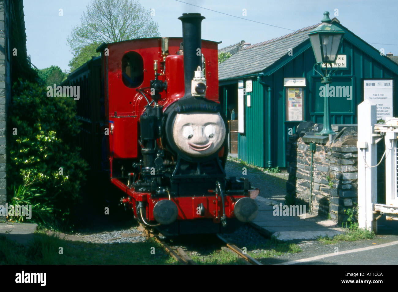 Talyllyn railway train loco no hi-res stock photography and images - Alamy