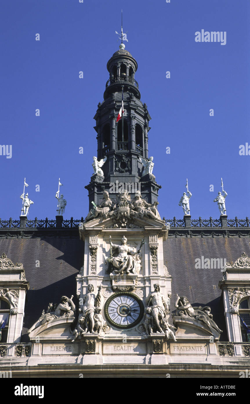 Town hall clock paris hi-res stock photography and images - Alamy