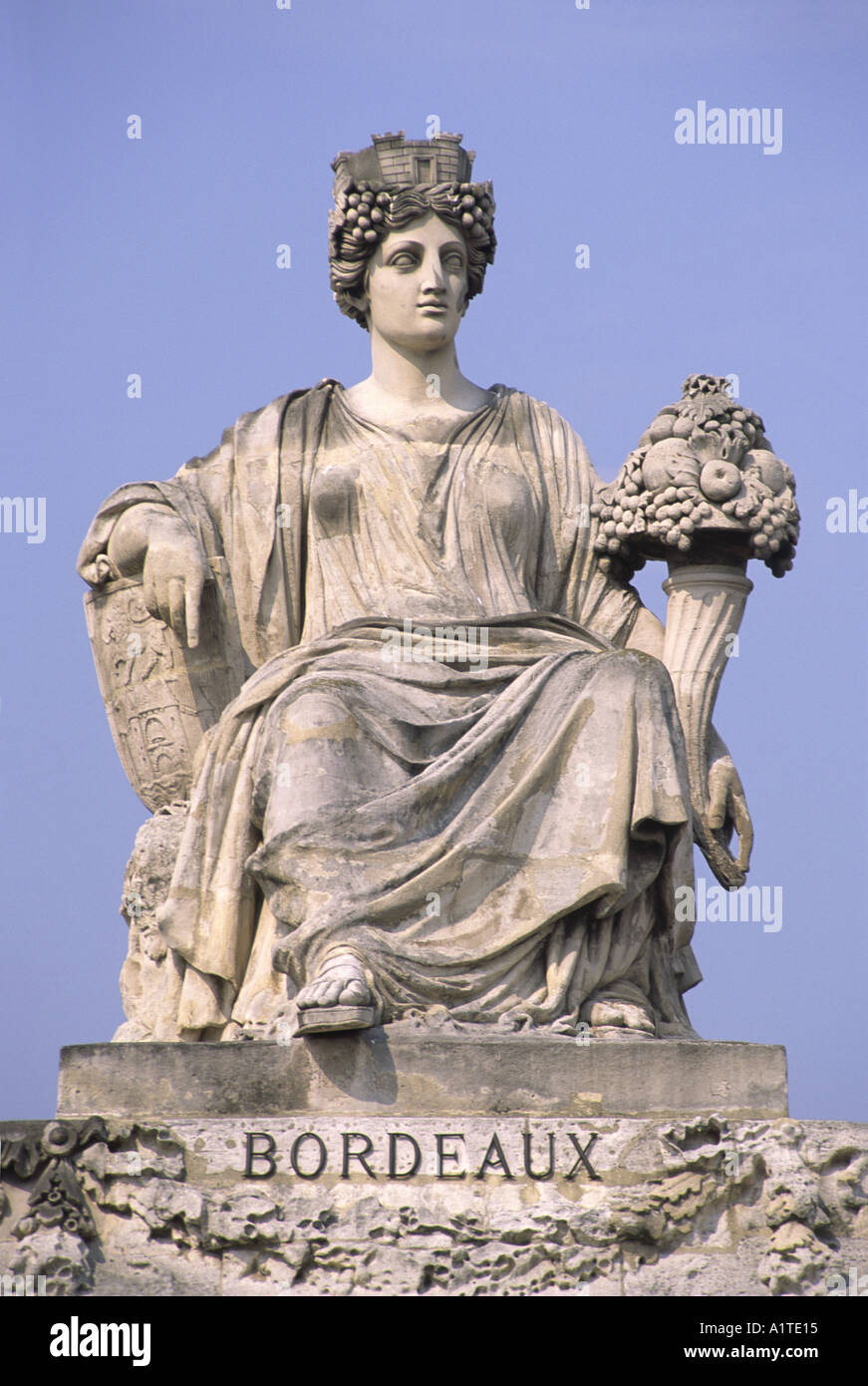 Paris bordeaux hi-res stock photography and images - Alamy