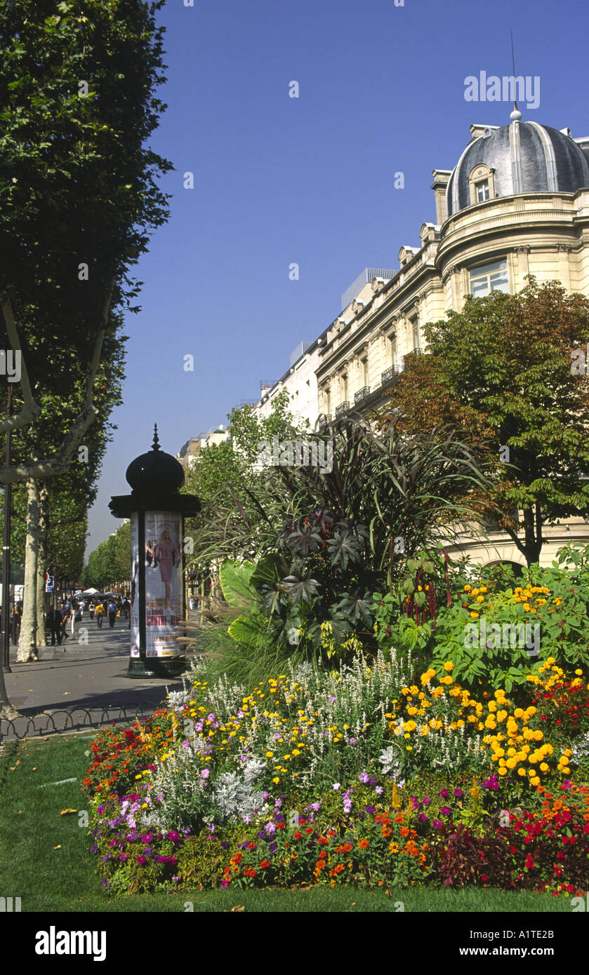 Gardens of the champs elysees hi-res stock photography and images - Alamy