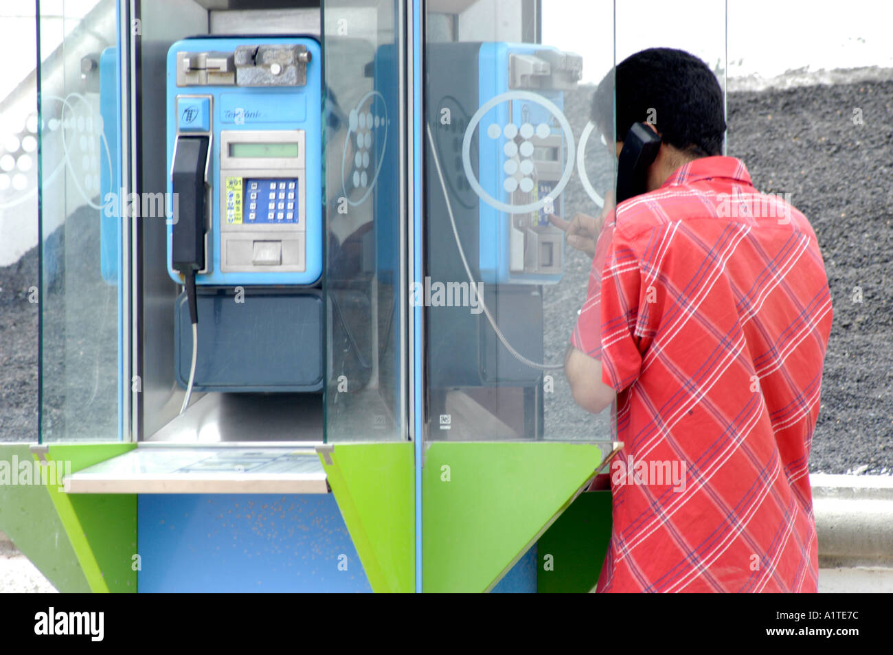 Man using payphone hi-res stock photography and images - Alamy