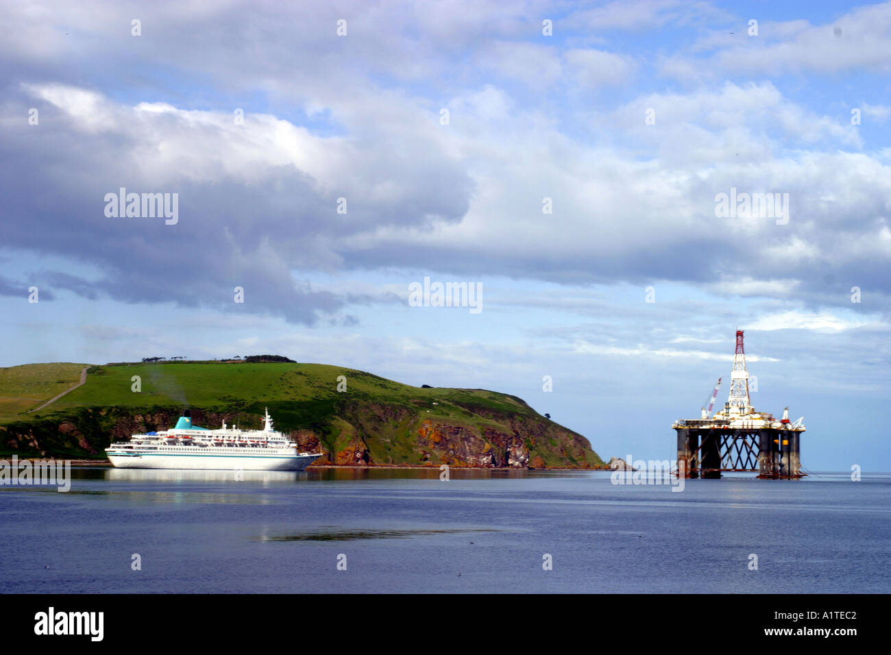 Oil rig north sea shell hi-res stock photography and images - Alamy
