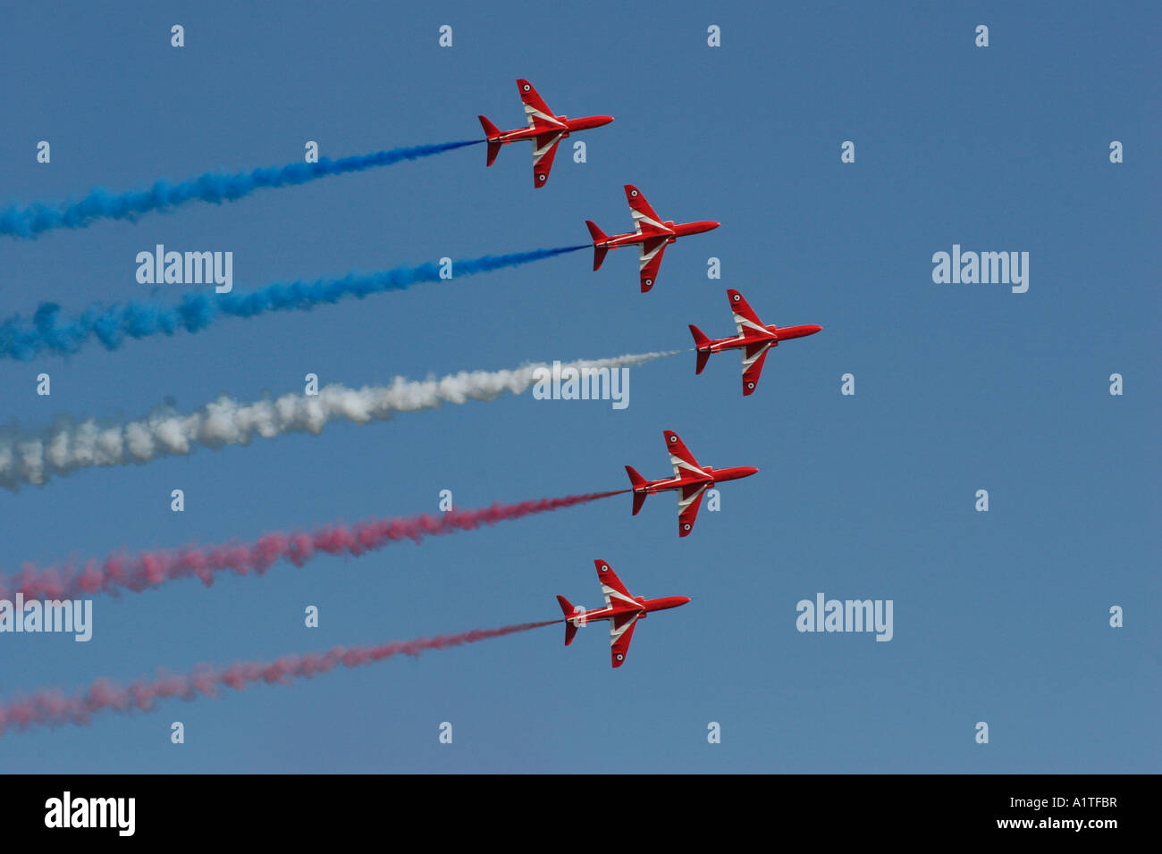 Red arrows in diamond hi-res stock photography and images - Alamy
