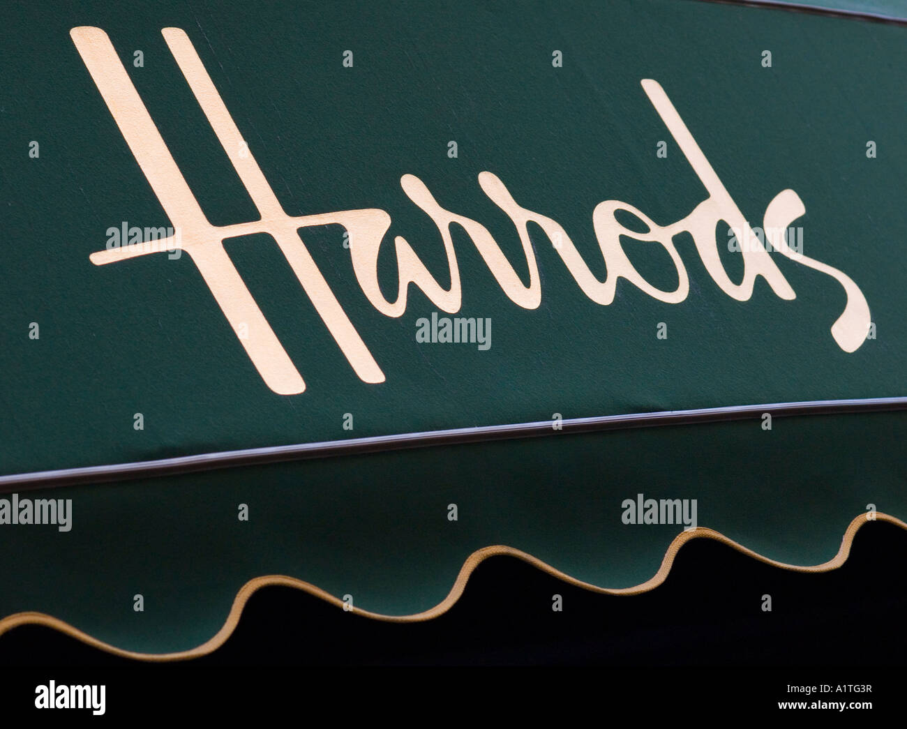 Harrods Shop Front High Resolution Stock Photography and Images - Alamy