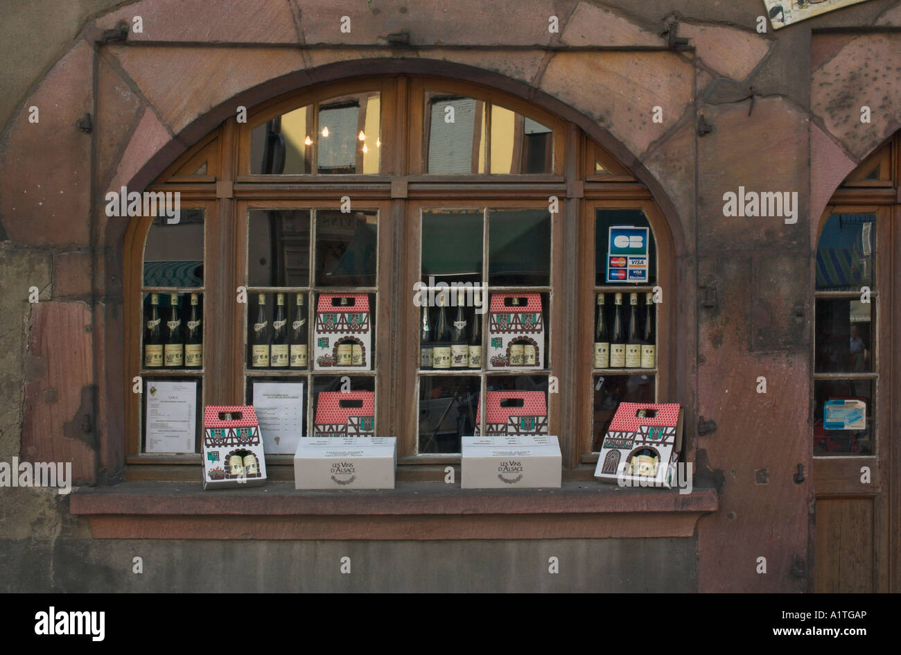 Alcohol window display hi-res stock photography and images - Alamy