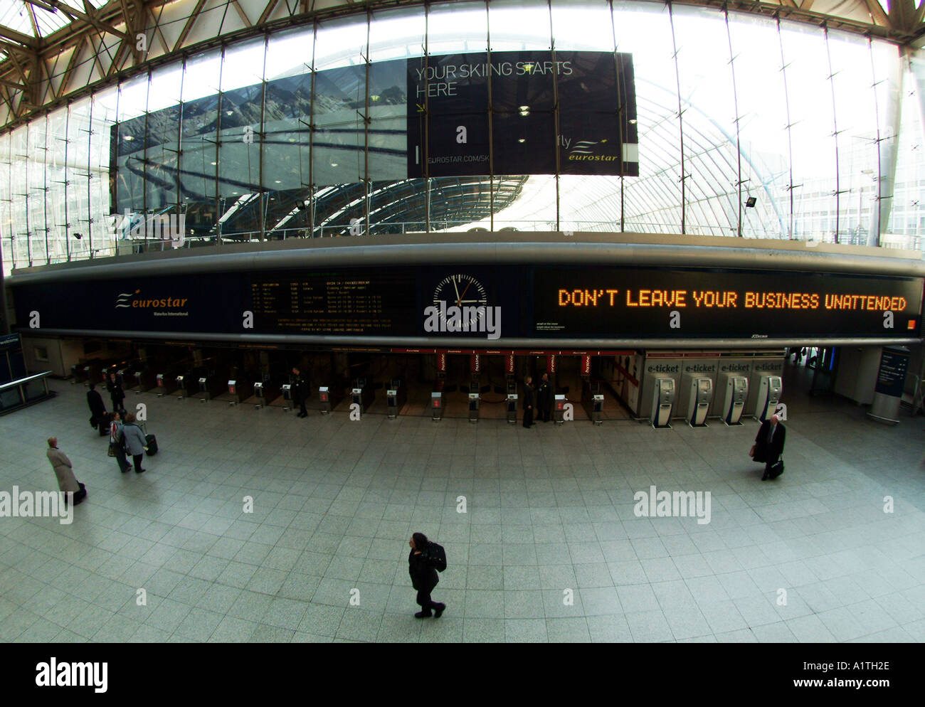 eurostar terminal waterloo train station london Stock Photo - Alamy