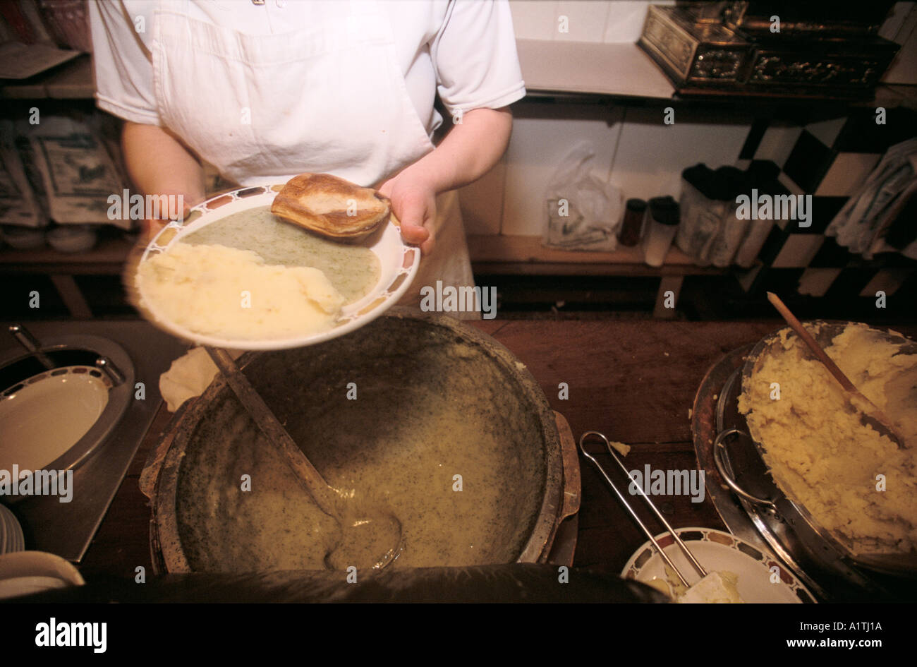 MANZE PIE AND MASH SHOP WALTHAMSTOW Stock Photo - Alamy