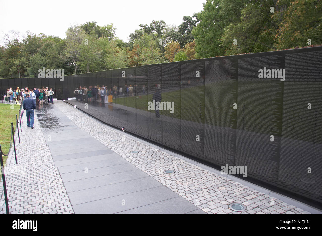 Vietnam war memorial black white hi-res stock photography and images ...