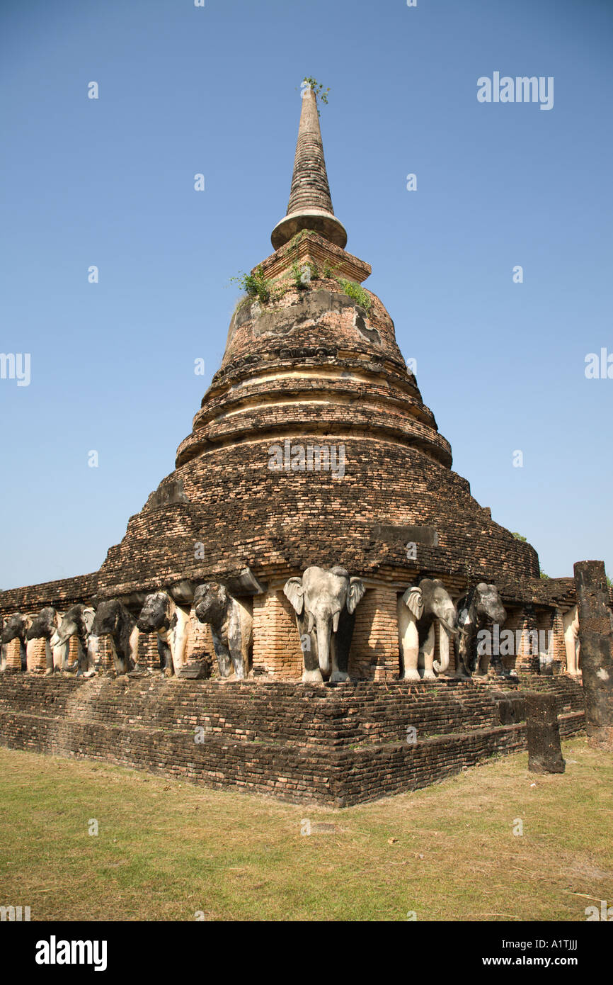 Wat Chang Lom Temple, Sukhothai, Thailand Stock Photo - Alamy