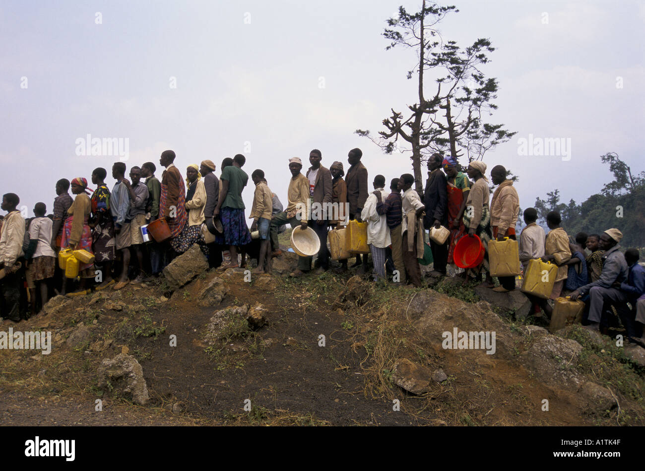 GOMA ZAIRE PEOPLE WAITING FOR WATER KIBUMBA REFUGEE CAMP JULY 1994 ...