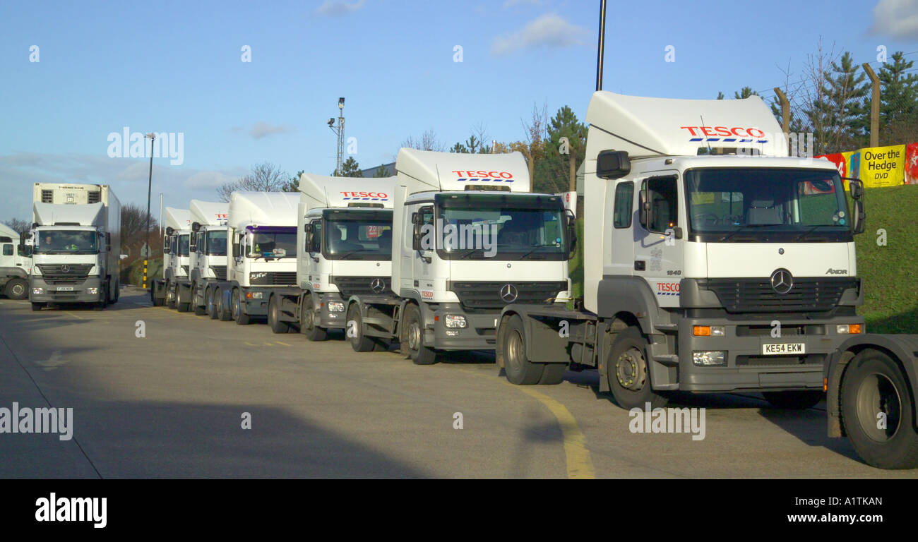 Tesco lorry hi-res stock photography and images - Alamy