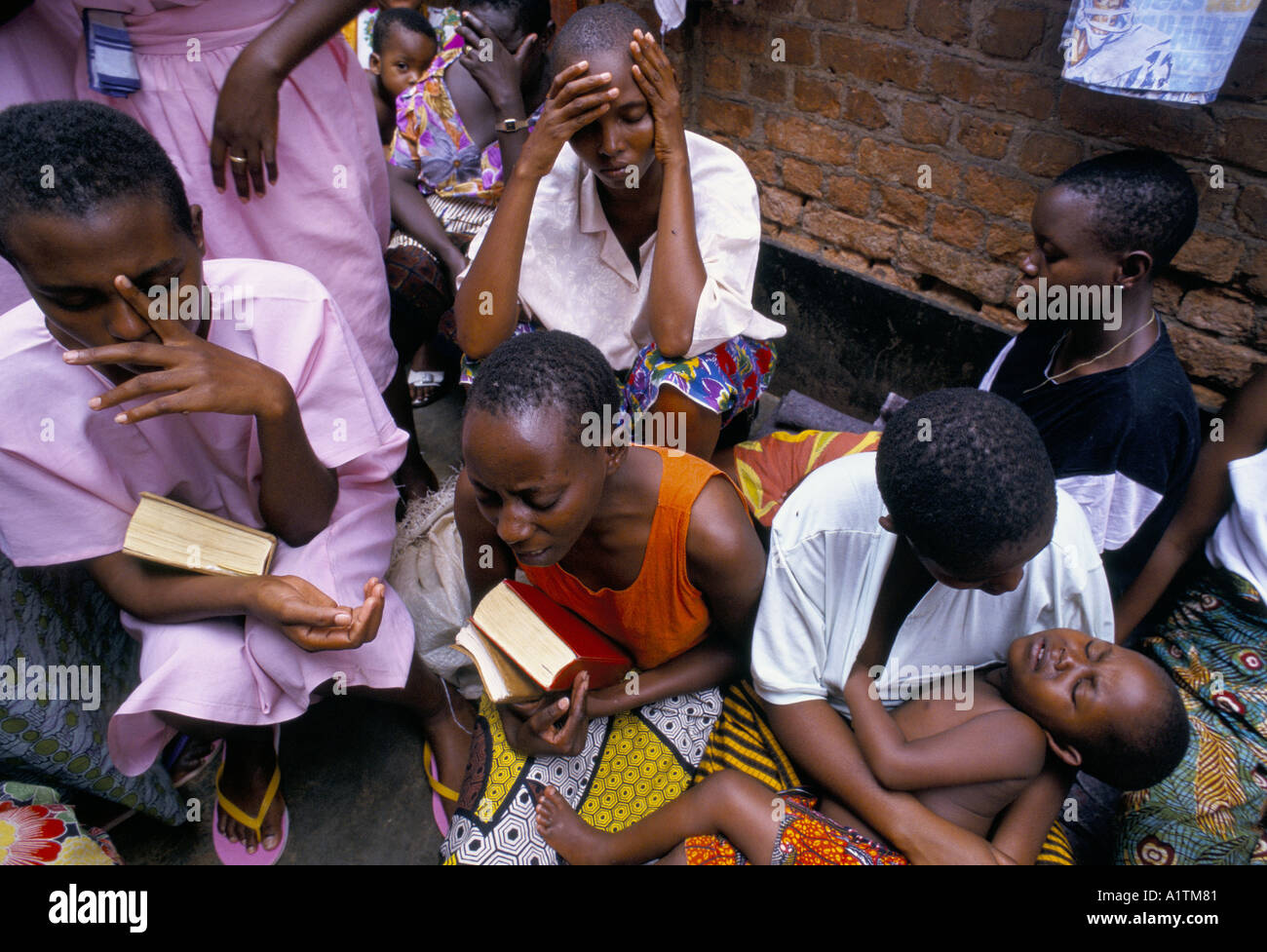 RETURN TO RWANDA MARCH 1995 KIGALI PRISON WAS BUILT TO HOLD 2000 ...