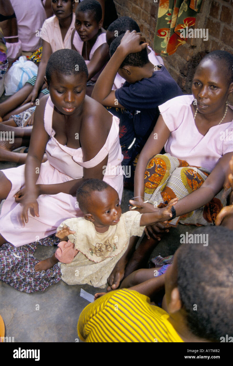 RETURN TO RWANDA MARCH 1995 KIGALI PRISON WAS BUILT TO HOLD 2000 ...