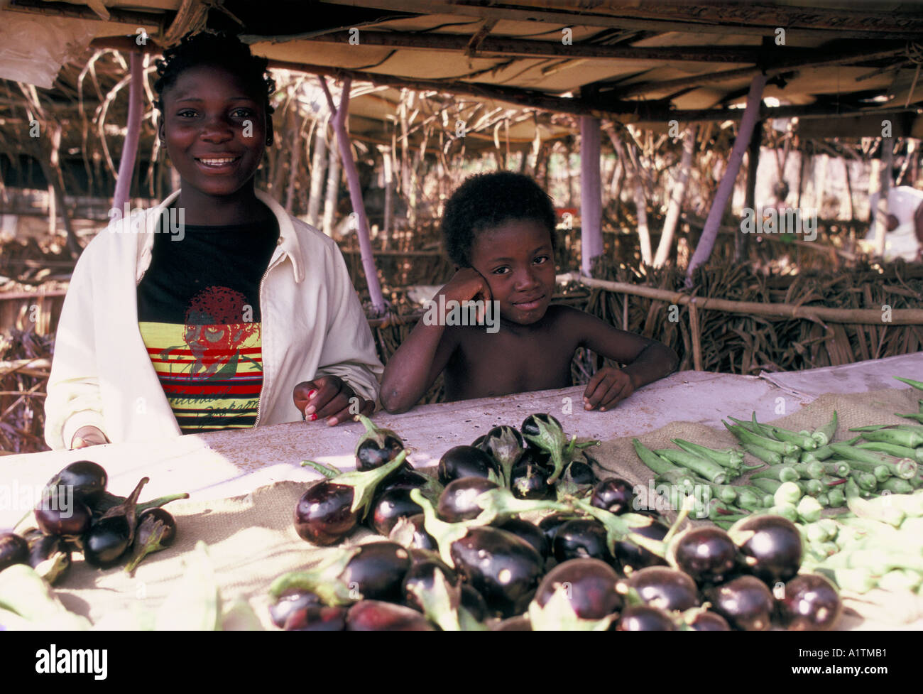 MARKET STALL SELLING AUBERGINES ANGOLA Stock Photo - Alamy