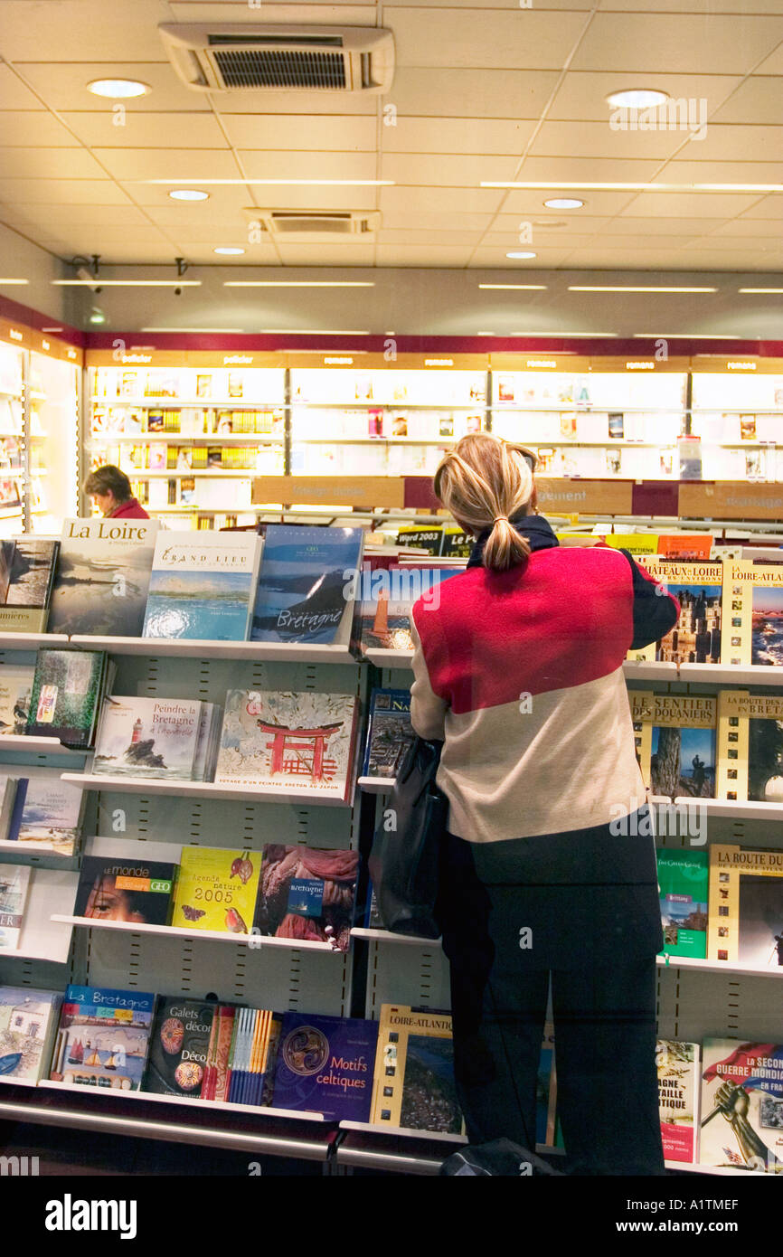 Woman learning language french book hi-res stock photography and images ...