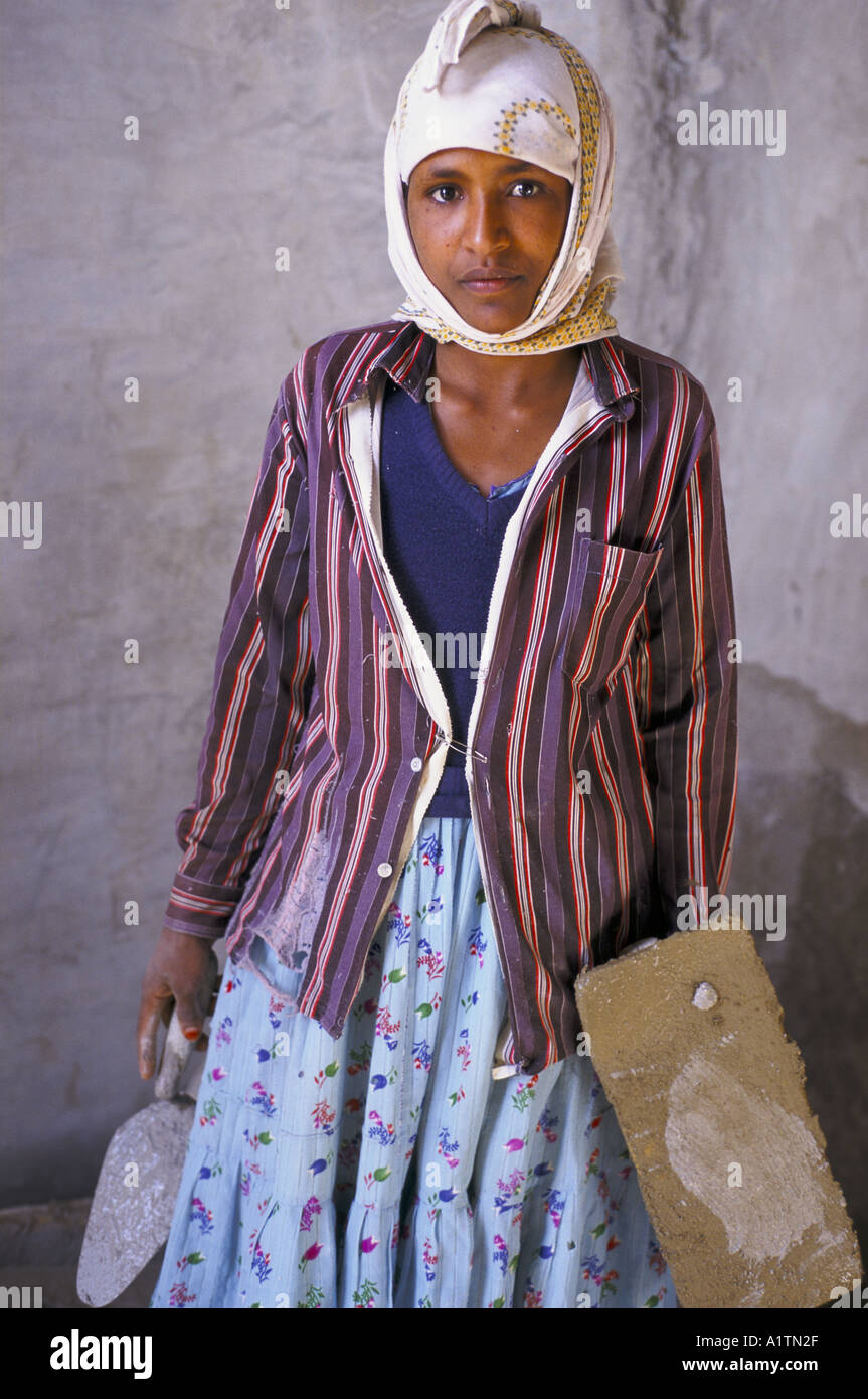 Woman bricklayer hi-res stock photography and images - Alamy