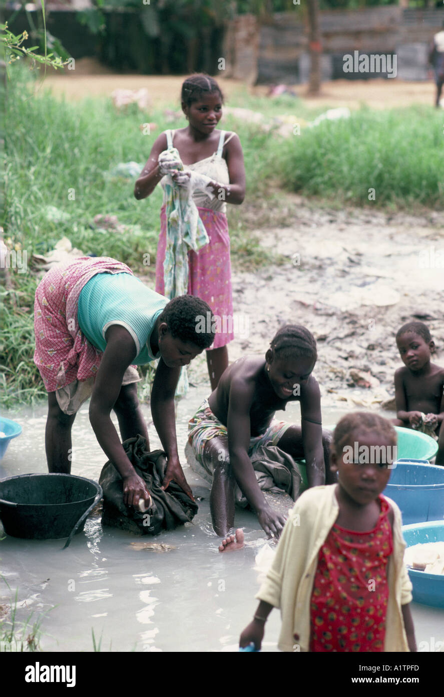 CHILDREN WASHING CLOTHES LUANDA Stock Photo - Alamy
