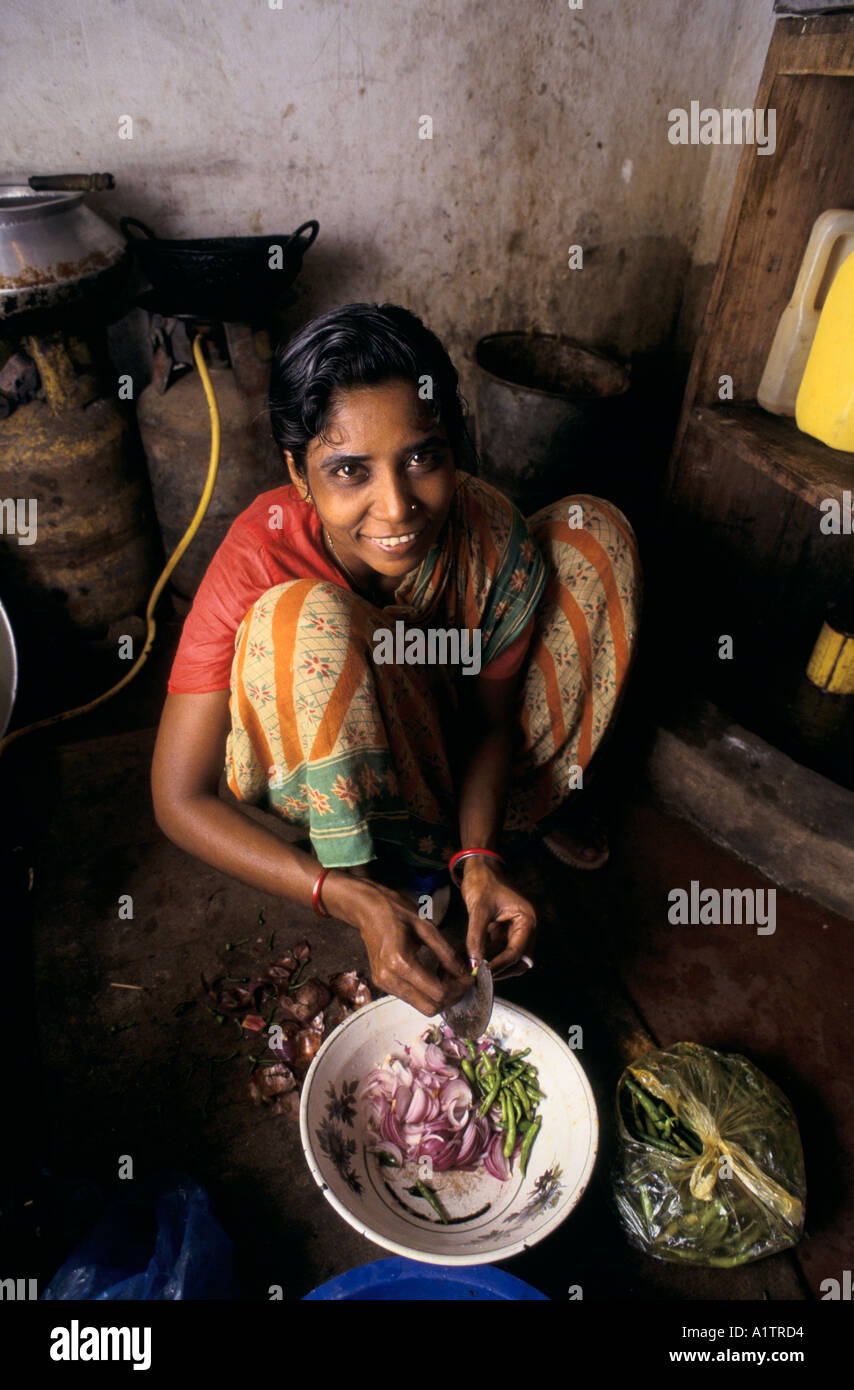 WOMAN COOKING IN BANGLADESH Stock Photo - Alamy