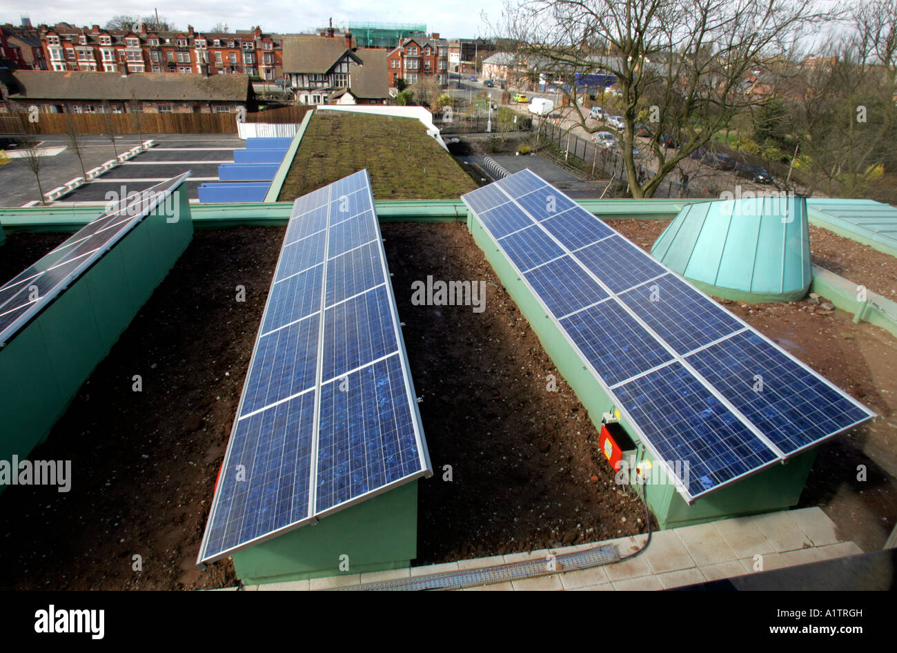 Solar panels roof school hi-res stock photography and images - Alamy