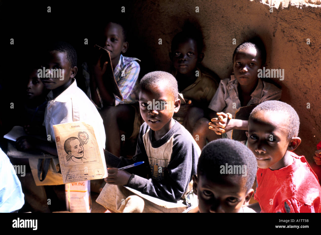 Children in makeshift classroom.KIGALI PRIMARY SCHOOL RWANDA Stock ...