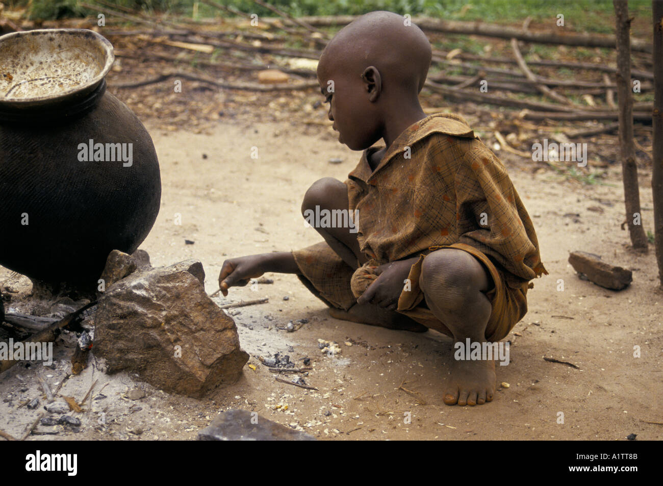 RWANDA. REFUGEE CHILD FROM BURUNDI WITH FIRE AND COOKING POT 1994 Stock ...