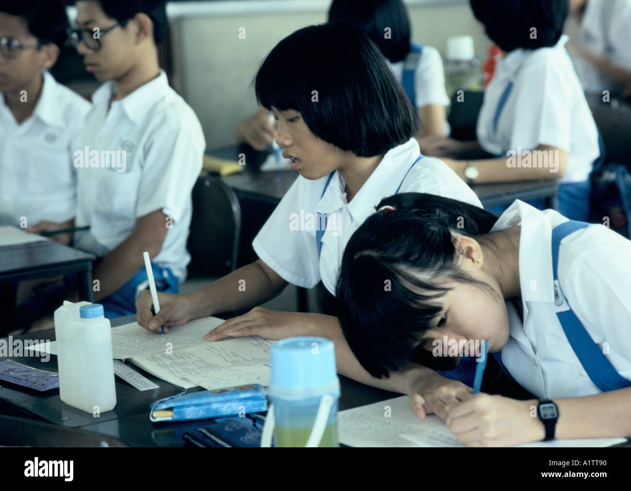 Singapore education children study hi-res stock photography and images ...