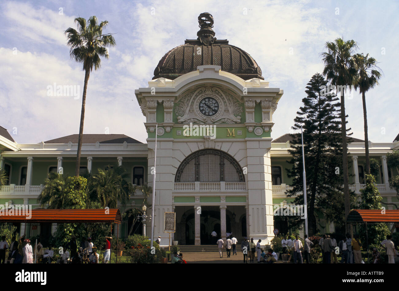 MOZAMBIQUE 1995 RAILWAY STATION MAPUTO Stock Photo - Alamy