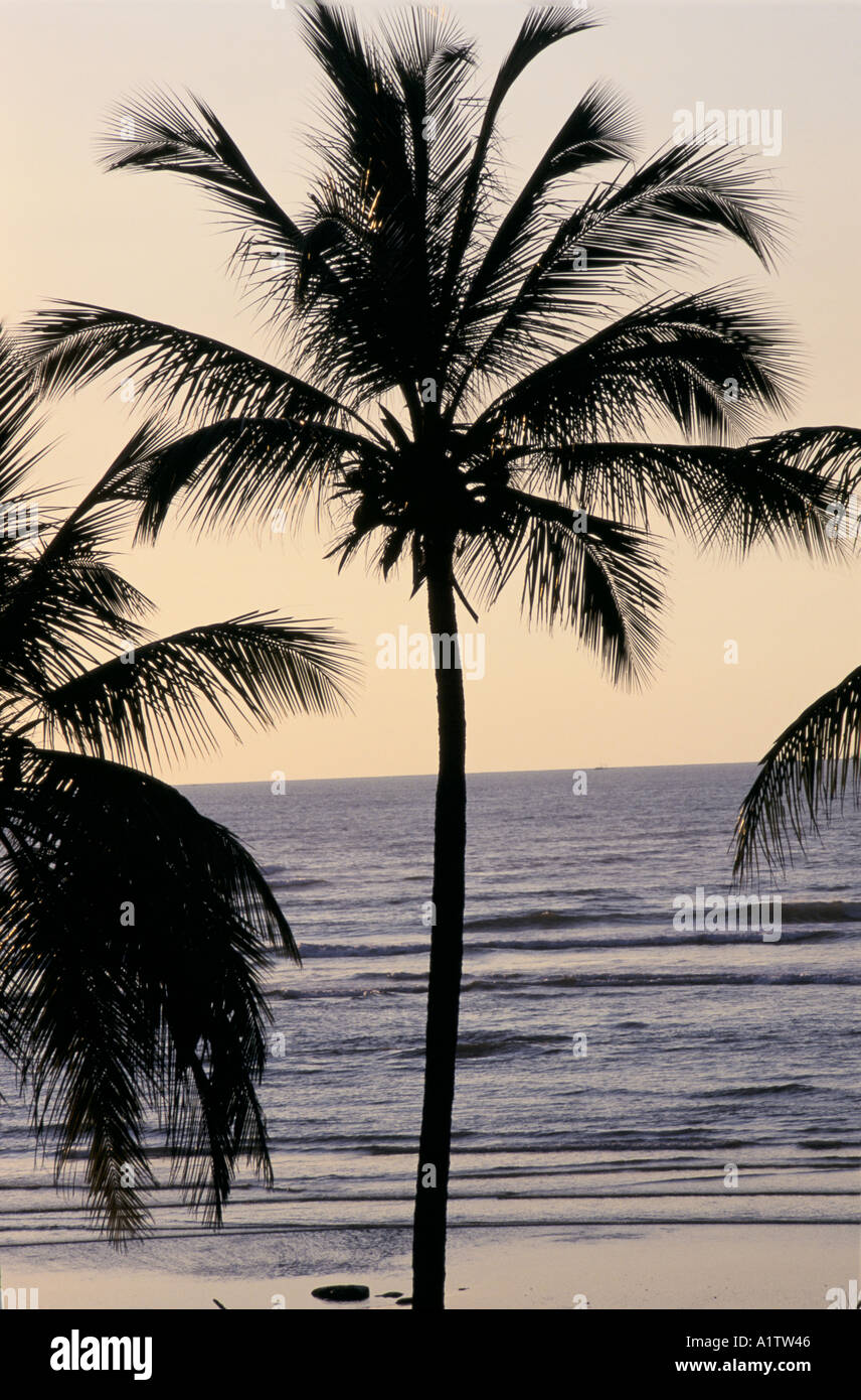 Idyllic beach setting hi-res stock photography and images - Alamy