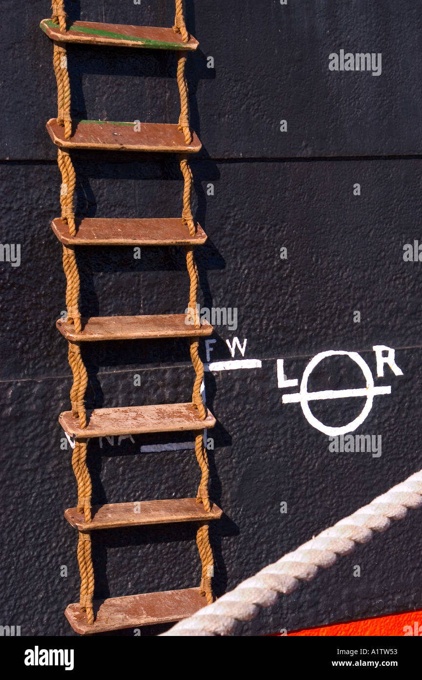 Plimsoll line ship hi-res stock photography and images - Alamy