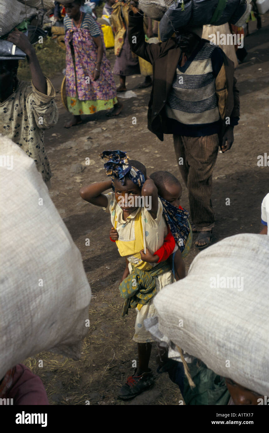 Refugee carrying possessions africa hi-res stock photography and images ...