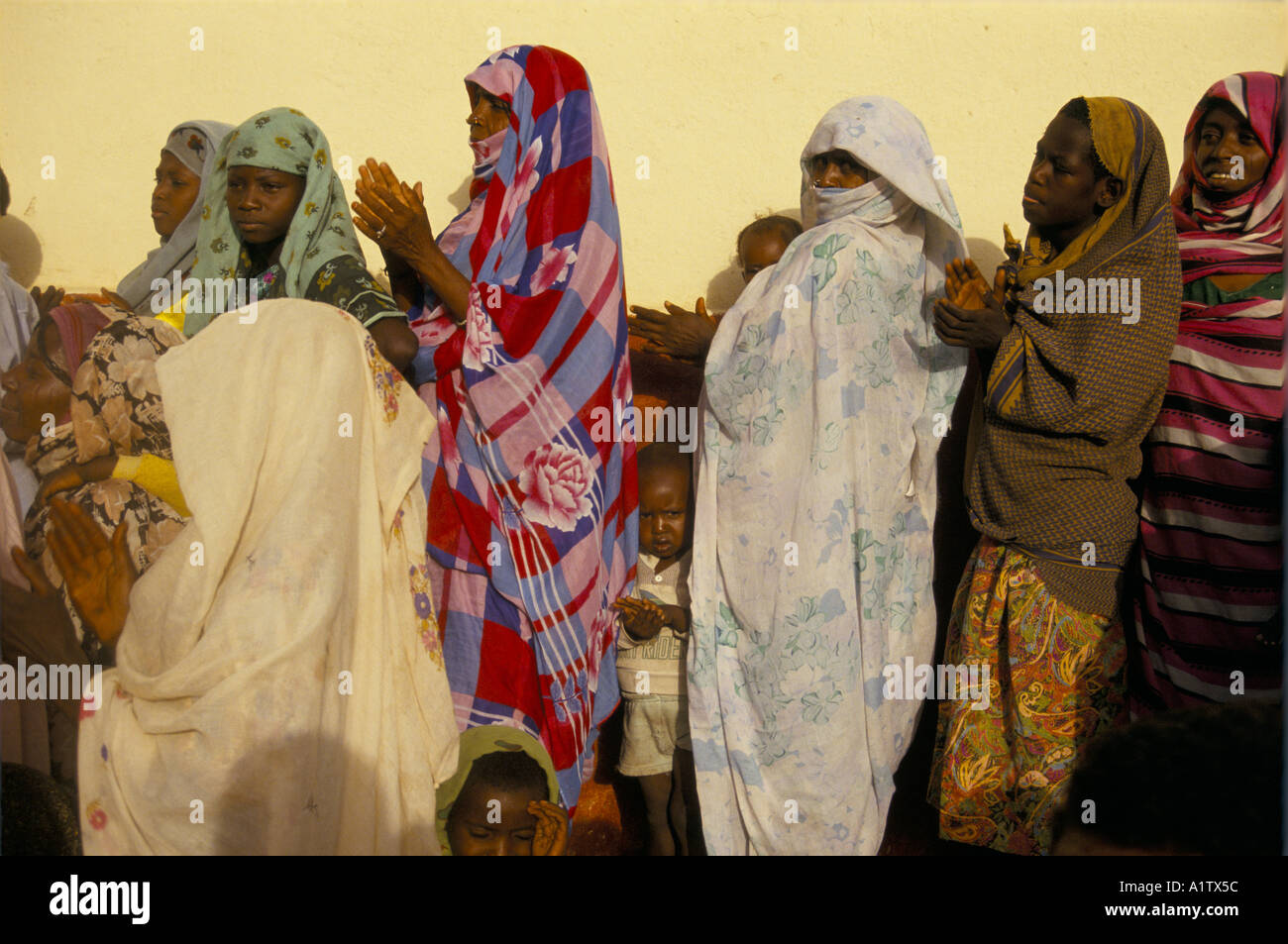 LINE OF WOMEN CLAPPING ERITREA 1993 Stock Photo - Alamy