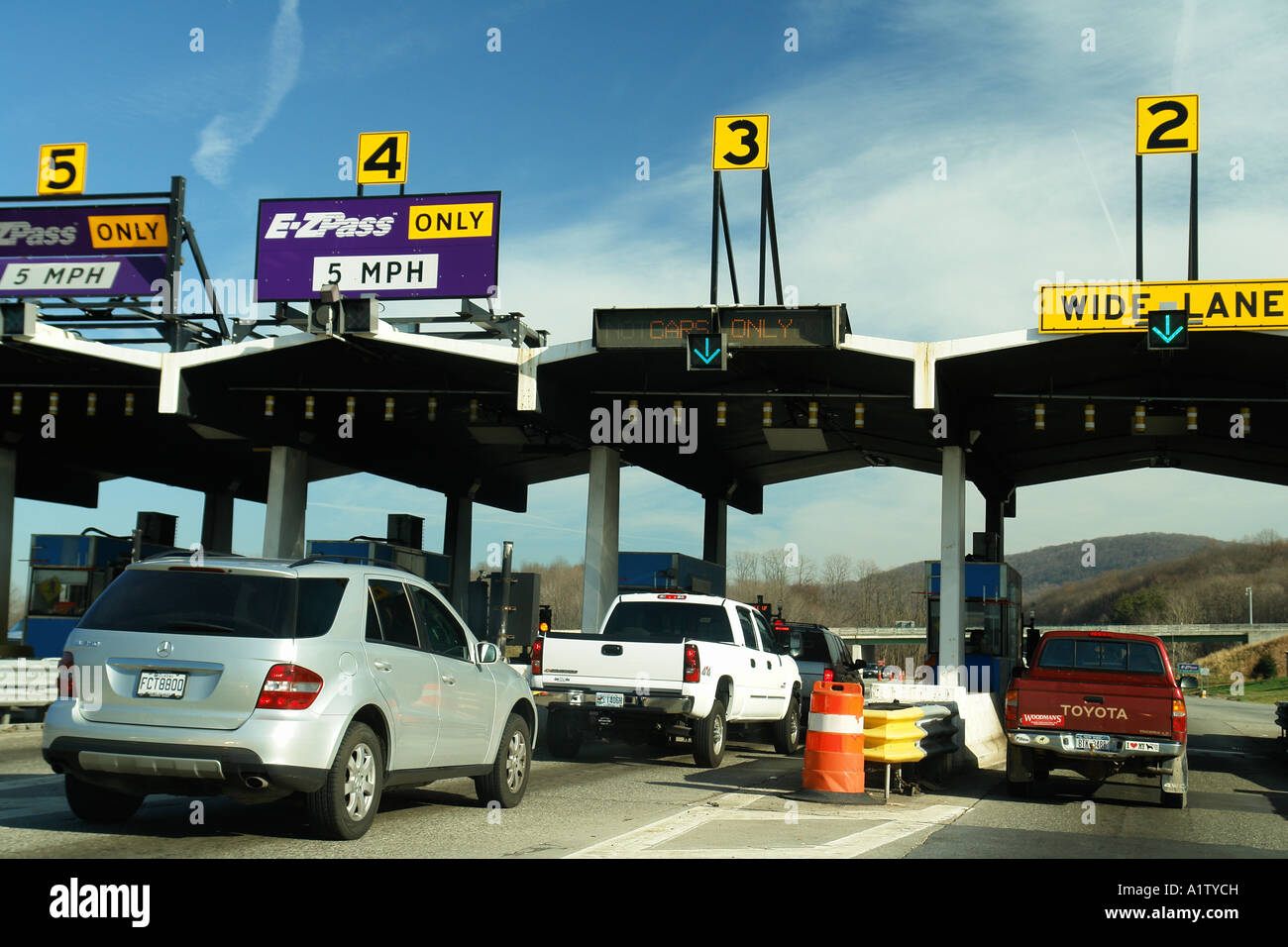 AJD55314, NY, New York, toll booth, expressway Stock Photo - Alamy