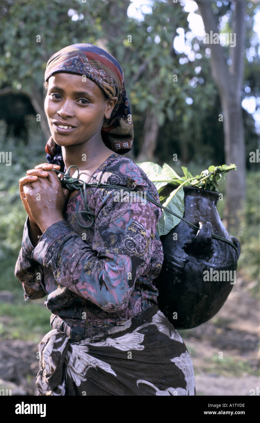 Water collection africa woman hi-res stock photography and images - Alamy