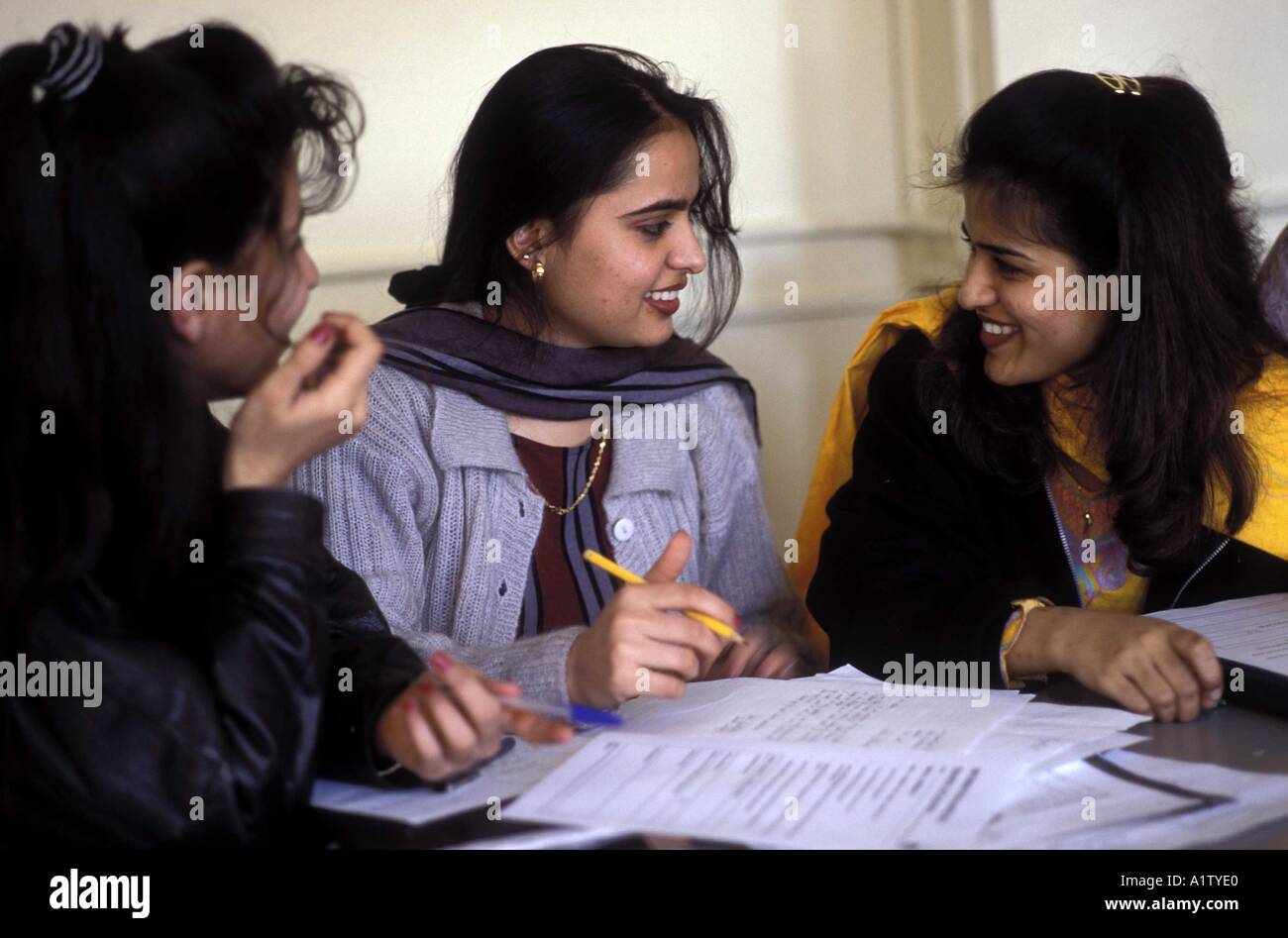 Asian women learning english hi-res stock photography and images - Alamy