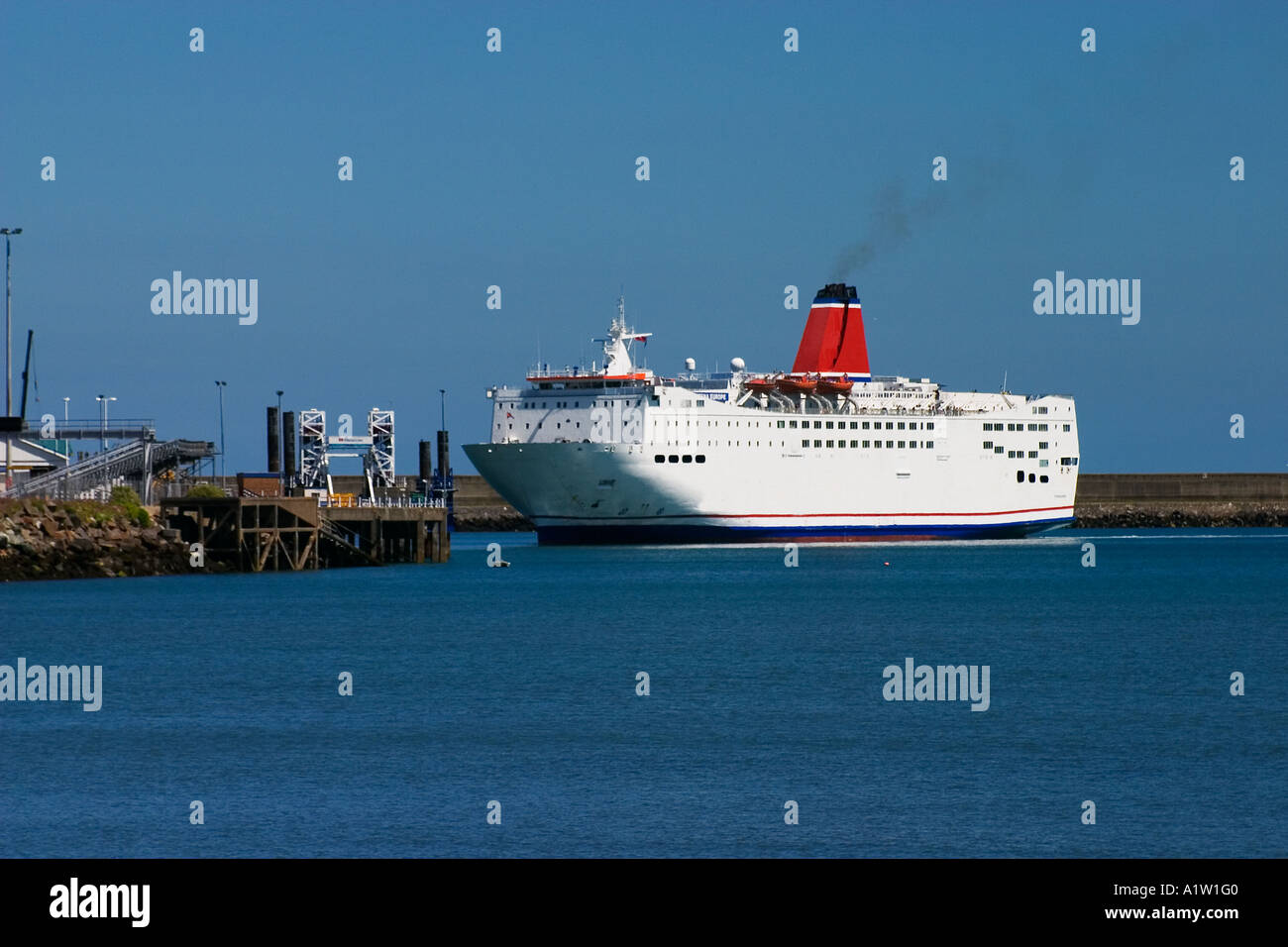 Wales to ireland ferry hi-res stock photography and images - Alamy
